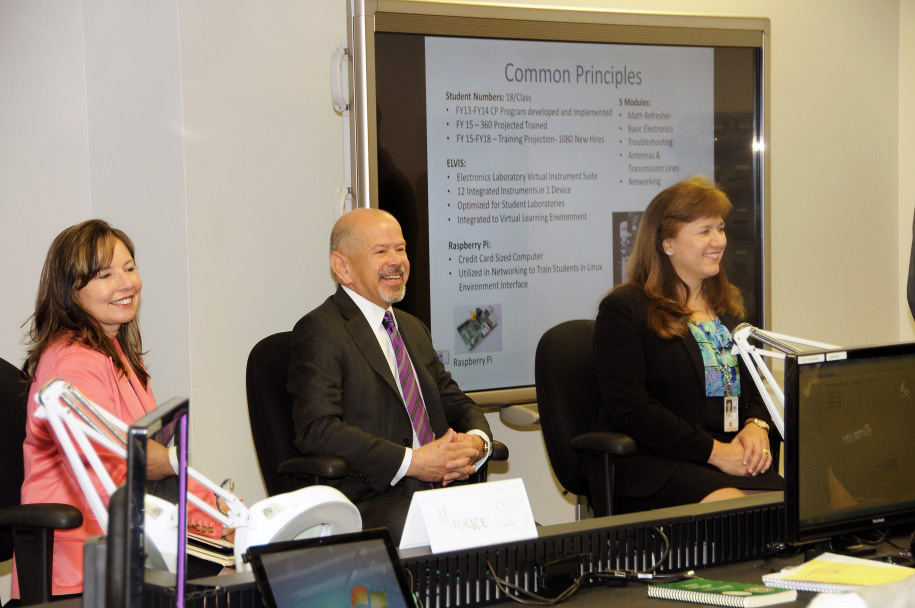 MONRONeYnews: Center Buzz - Administrator Huerta Gets Whirlwind Tour of ...