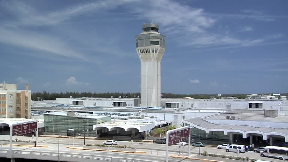 MONRONeYnews: Center Buzz - As Tower Cab Glass Goes Up, So Do the Kudos