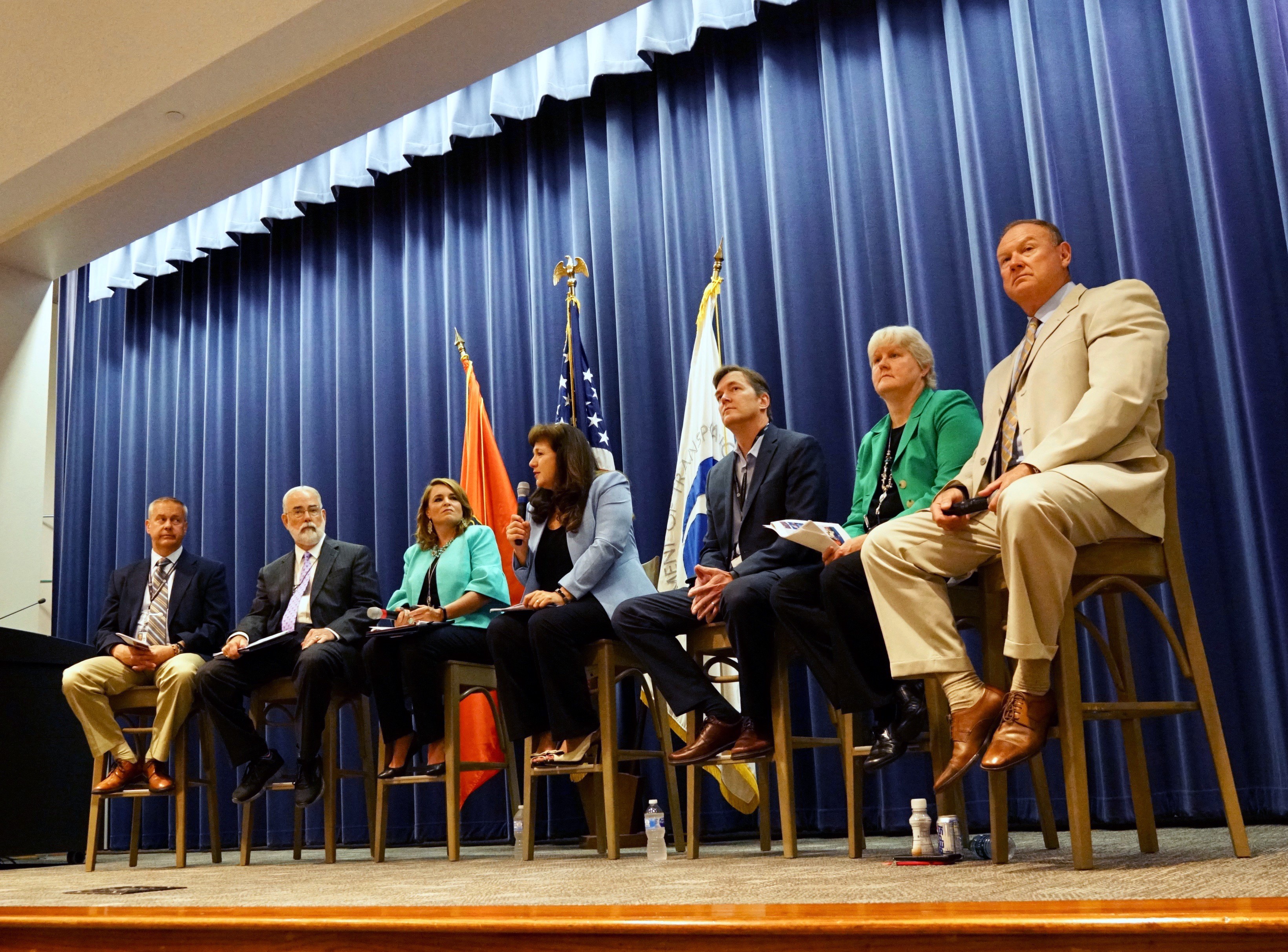 MONRONeYnews: Center Buzz - AMC Town Hall Keeps Employees Informed