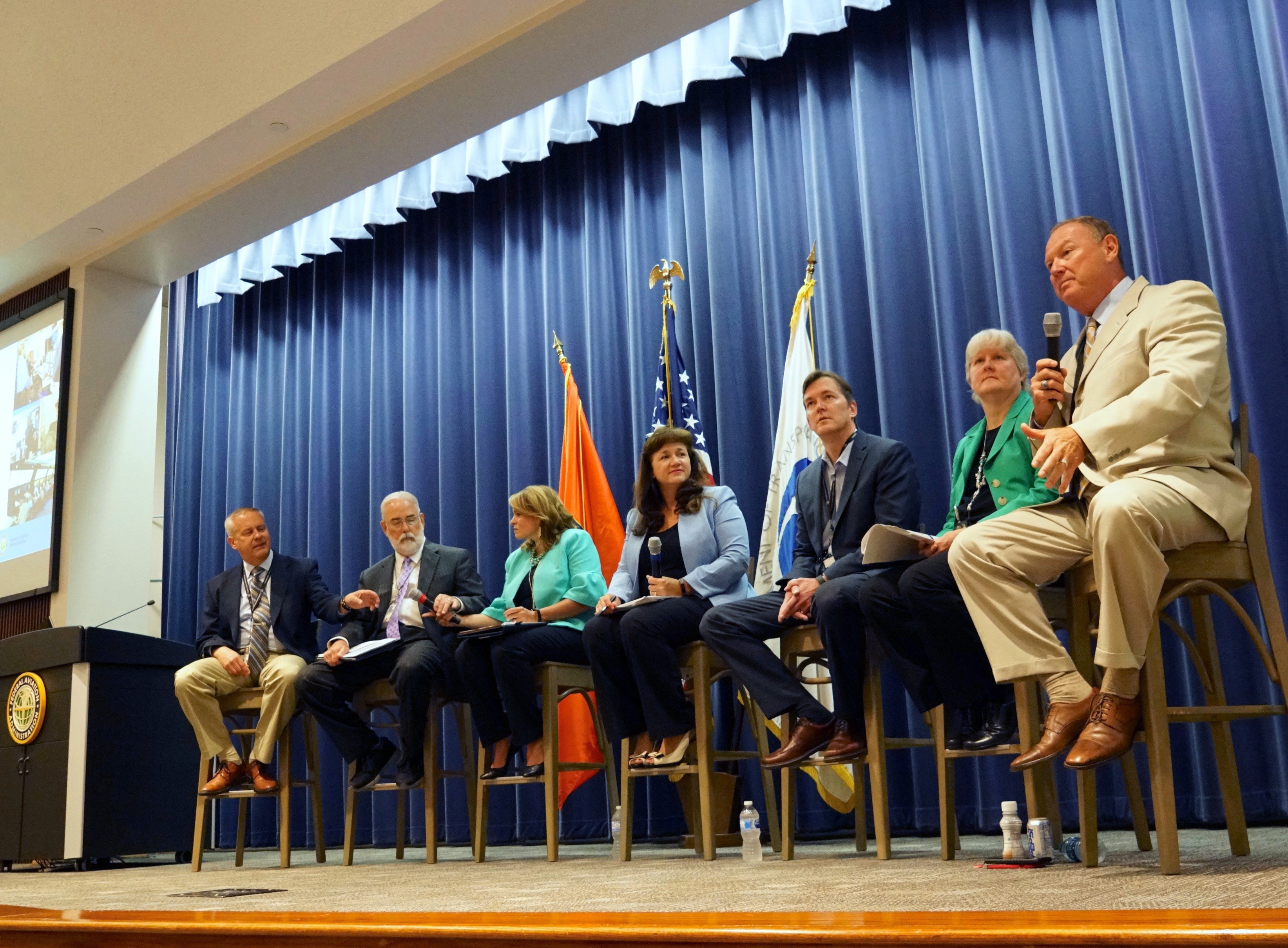 MONRONeYnews: Center Buzz - AMC Town Hall Keeps Employees Informed