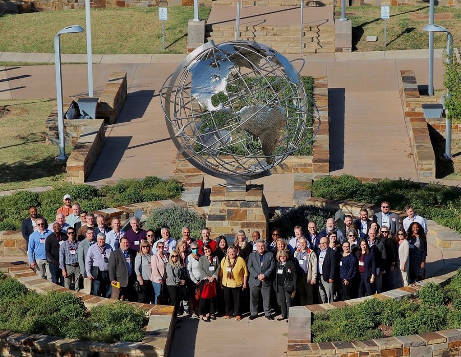 MONRONeYnews: Center Buzz - U.S. Court Executives Choose Aeronautical ...